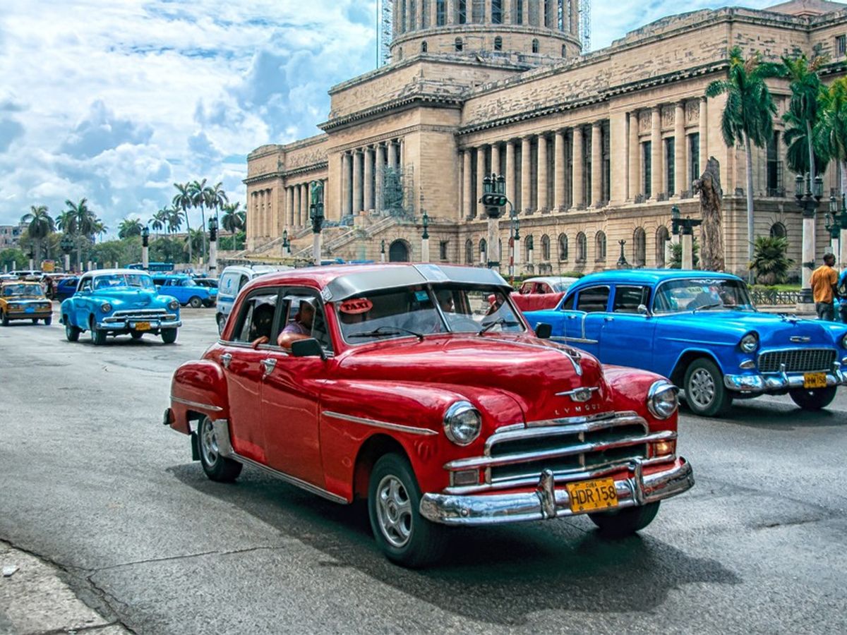 "CANNON SHOT CEREMONY IN AMERICAN CLASSIC CARS (HARD TOP - OPEN TOP ...