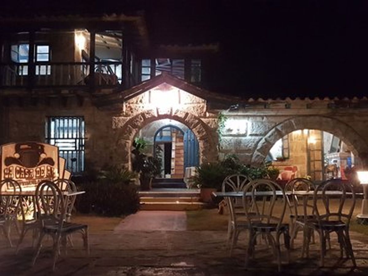 "NIGHT TOUR IN AMERICAN CLASSIC CAR". Departure from VARADERO