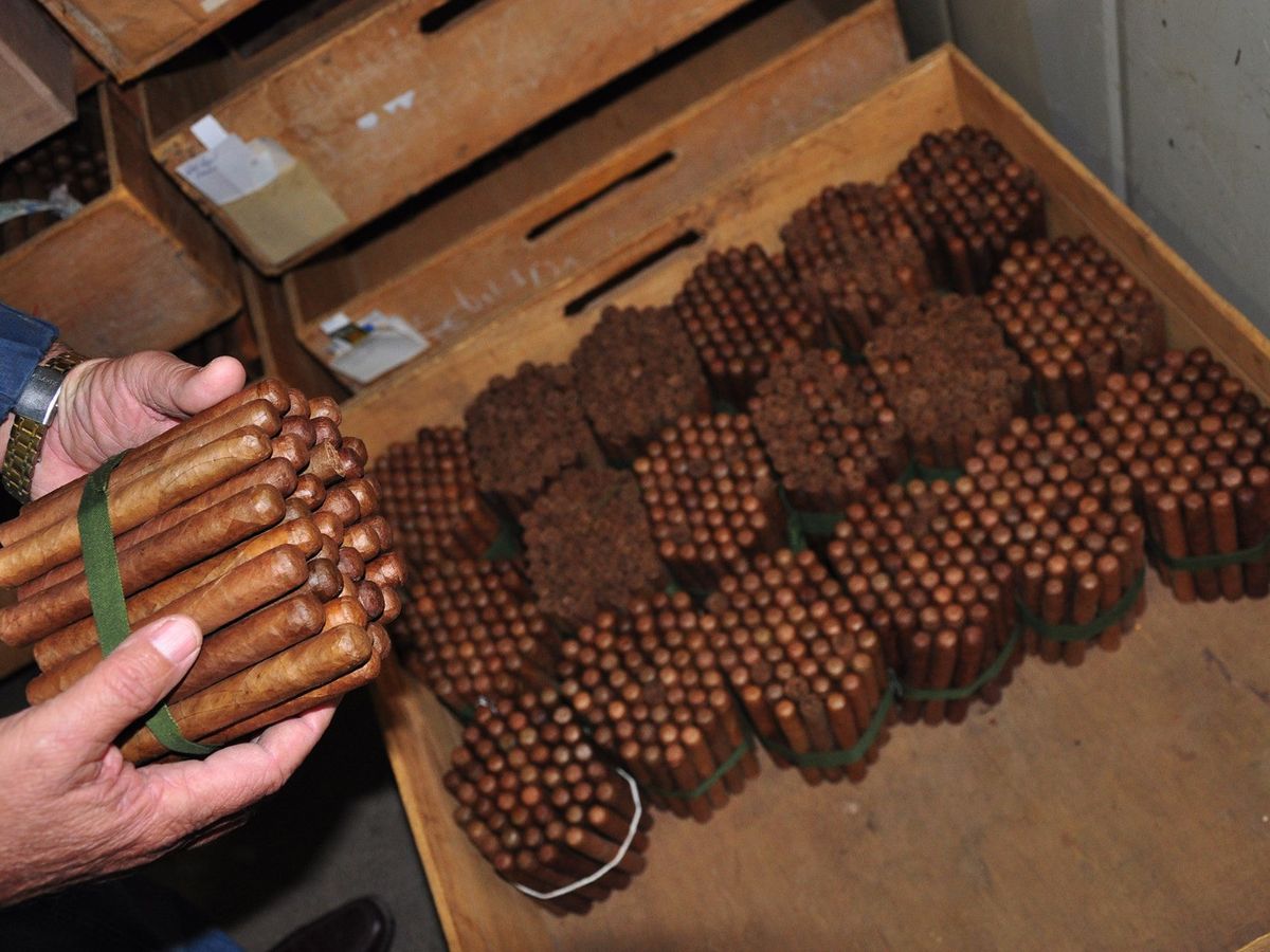 “VISIT TO A CIGAR FACTORY IN HAVANA” Tour. Departure from HAVANA