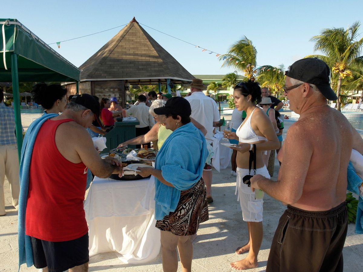 PLAYA COSTA VERDE RESORT & SUITE Hotel, PLAYA PESQUERO. Deals & Photos 2026