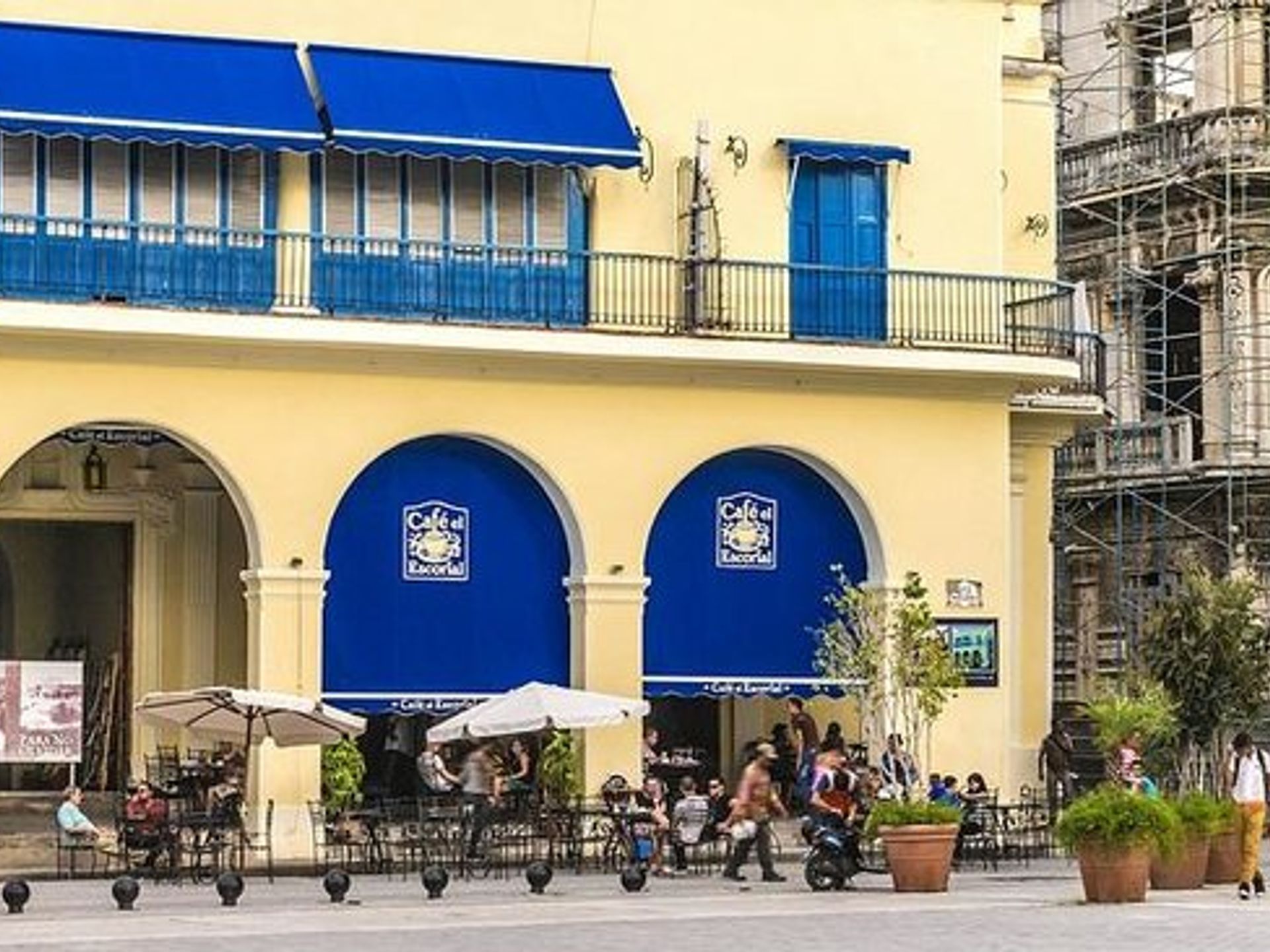 "HAVANA CITY TOUR ON FOOT” Tour. Departure from HAVANA