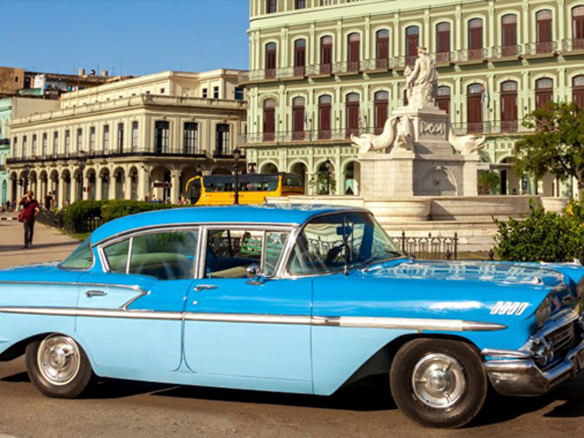 "OLD HAVANA + MODERN HAVANA IN AMERICAN CLASSIC CARS (HARD TOP ...