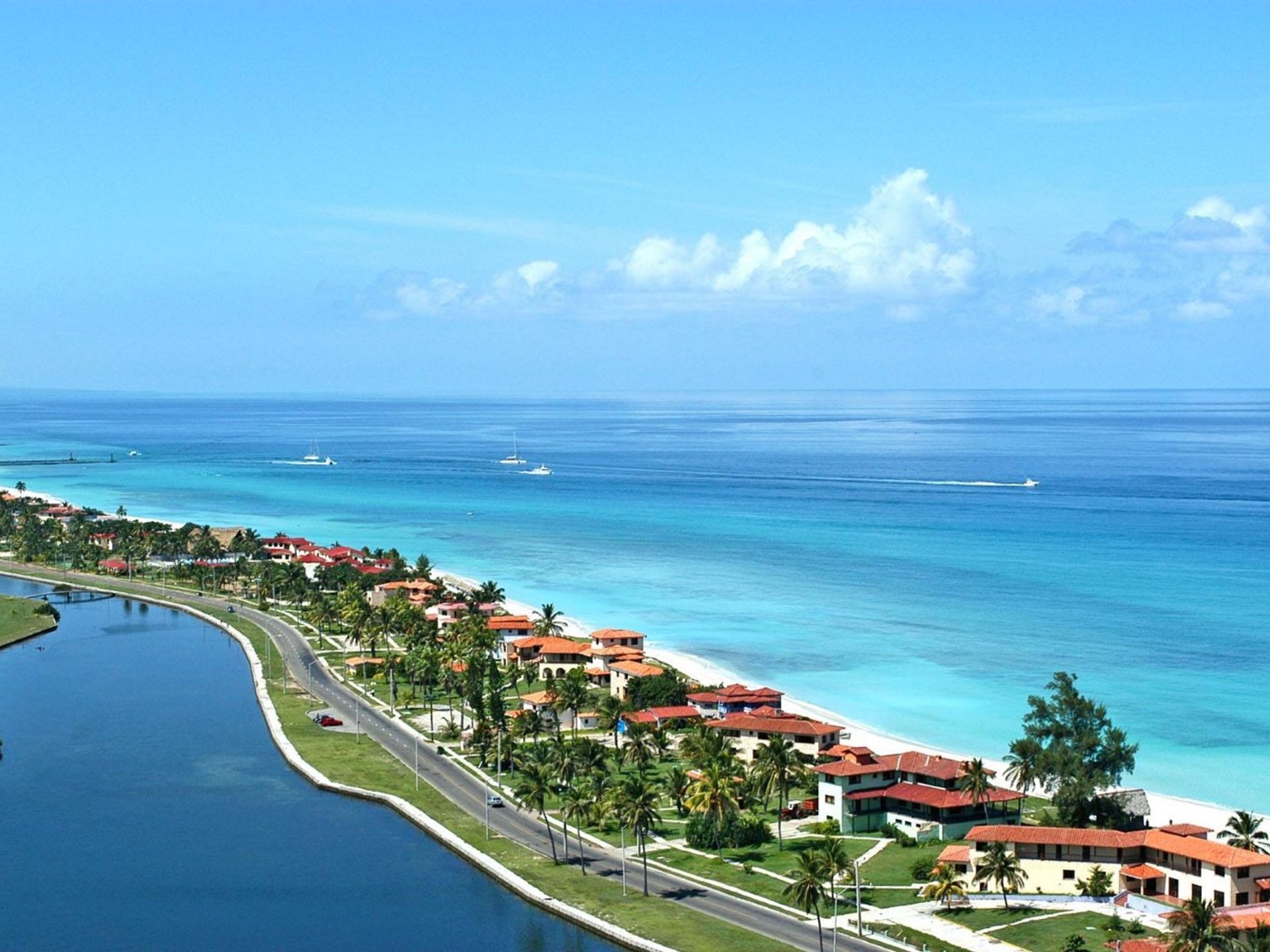 “VARADERO BY BUS” City Tour. Departure from VARADERO