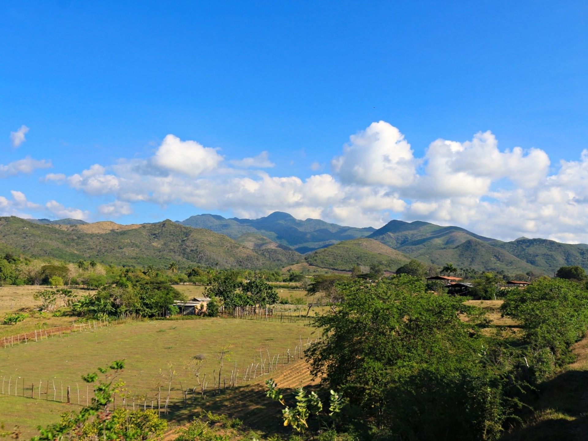 “TRAIN TO THE VALLEY OF THE INGENIOS” Tour. Departure from TRINIDAD