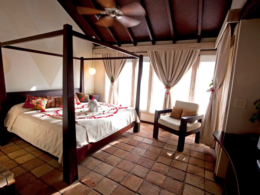 Henry Morgan Hotel & Beach Resort, ROATÁN. Deals & Photos 2025