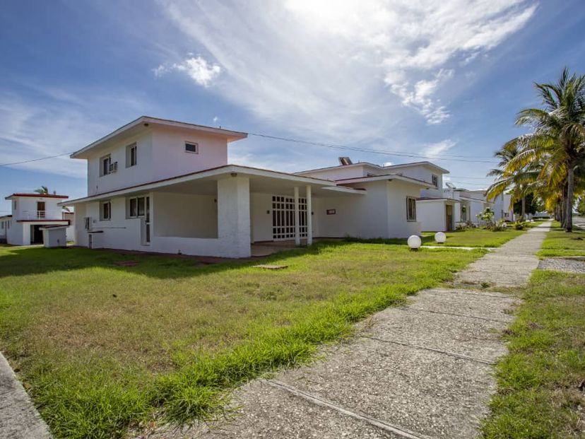 Villa Coral, TARARÁ, No. 300. House for rent - Casa Particular in TARARÁ