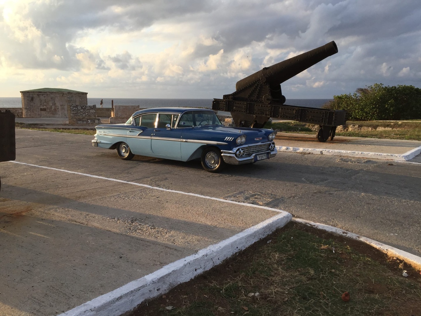 "CANNON SHOT CEREMONY IN AMERICAN CLASSIC CARS (HARD TOP - OPEN TOP ...