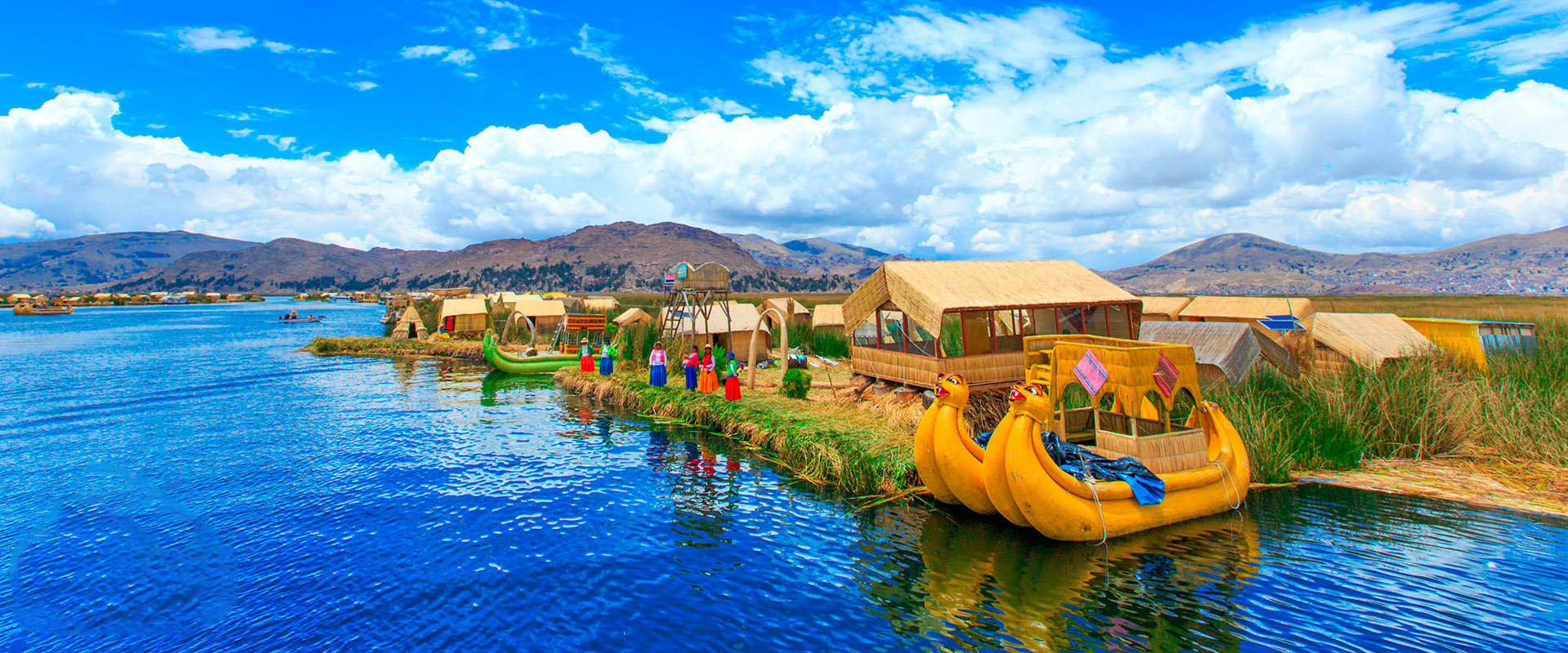 DIE SCHWIMMENDEN INSELN DER UROS-TOUR. Abfahrt von PUNO