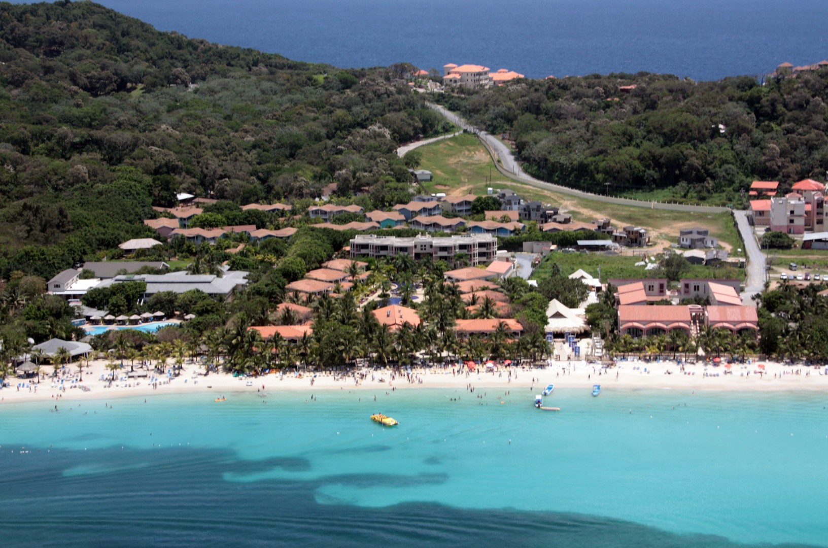 Henry Morgan Hotel & Beach Resort, ROATÁN. Deals & Photos 2025