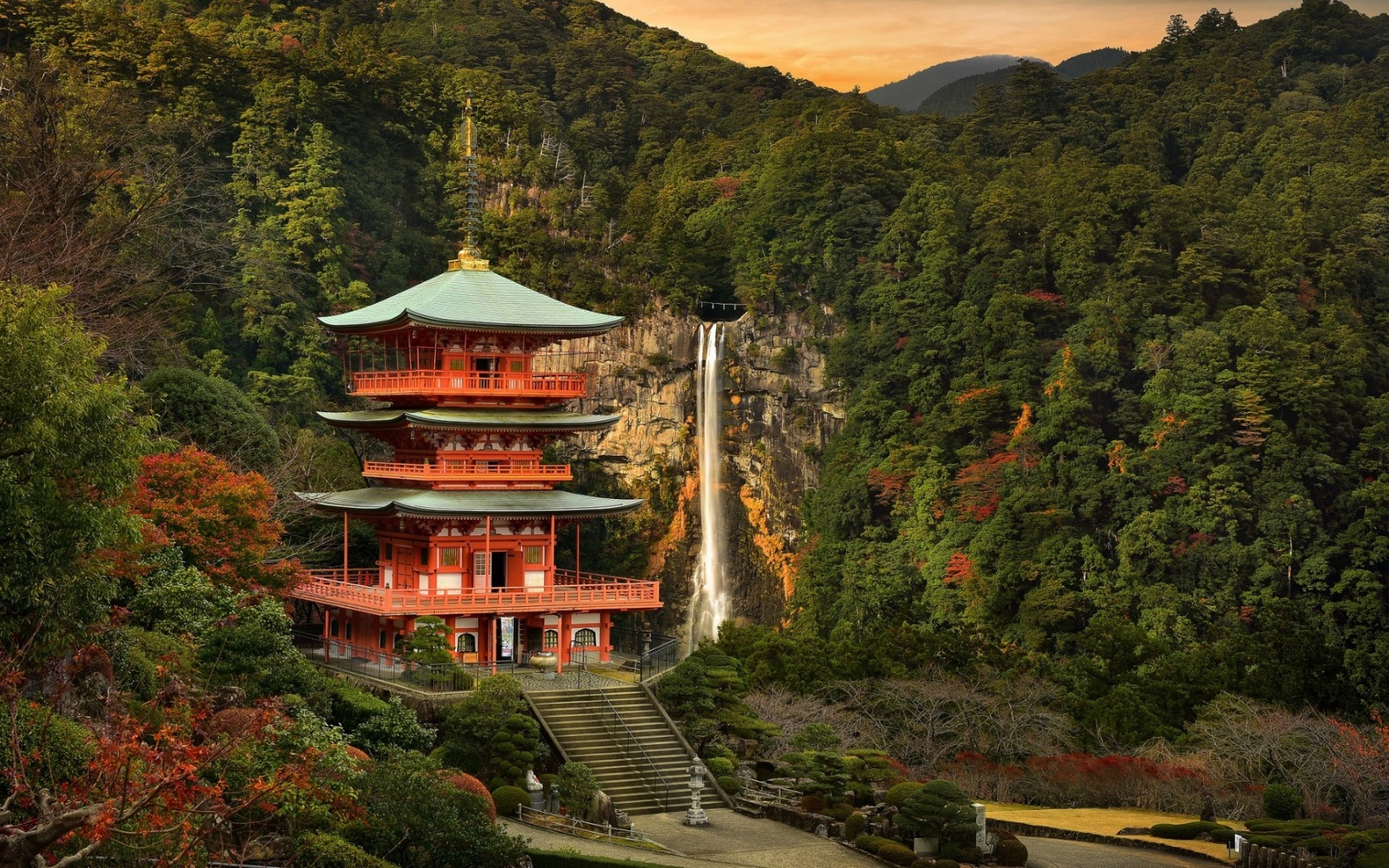 ESSENTIAL JAPAN AND HAKONE END TOKYO Group Tour.